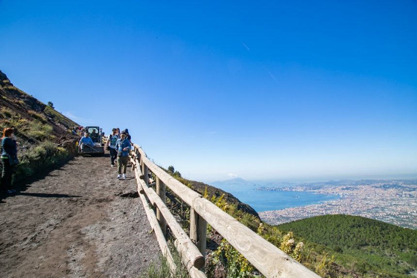 The Beginner's Guide to Naples - The Discovery Compass